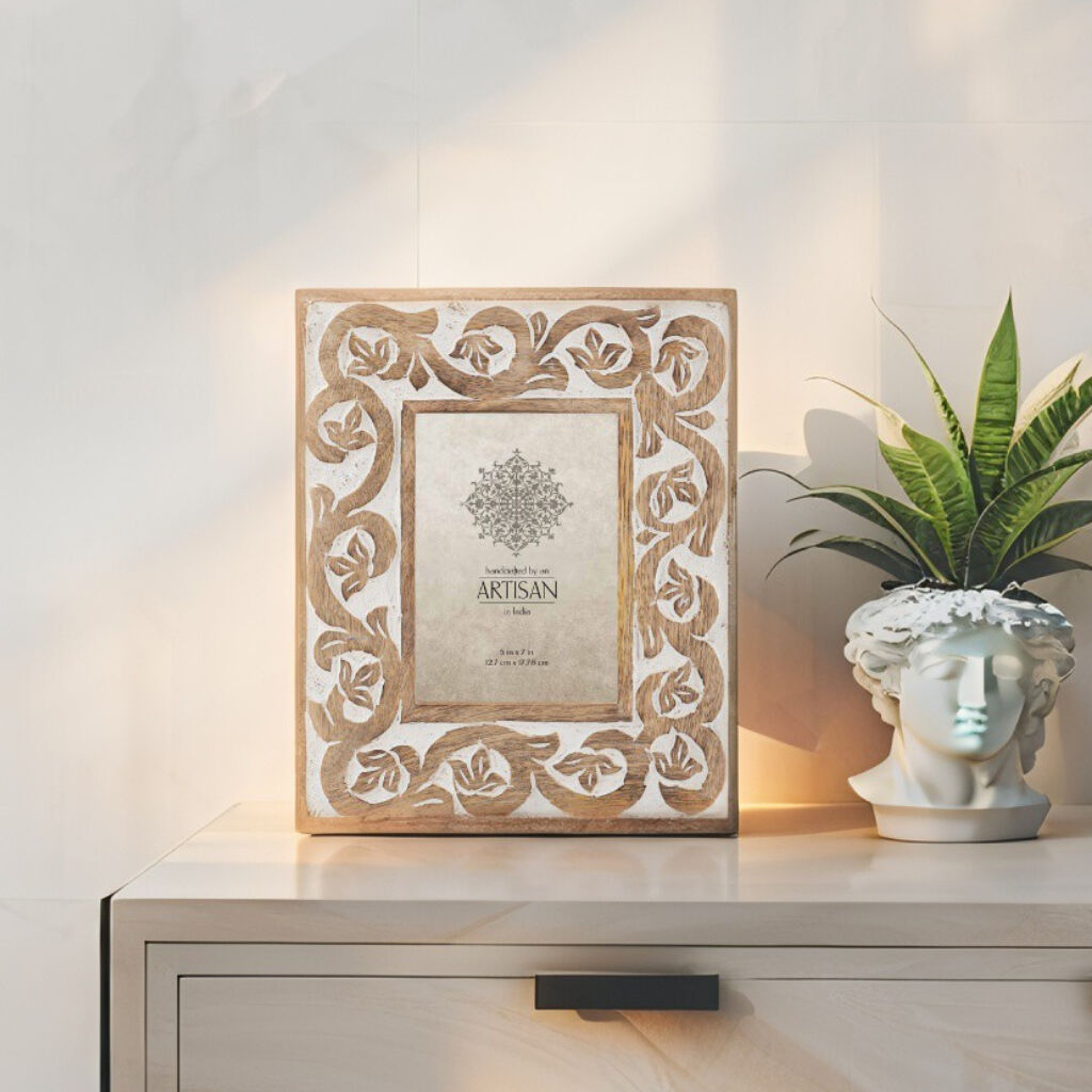 Willow & Silk Handmade 29cm Wooden 'Bold' Photo Frame/ Table Decor